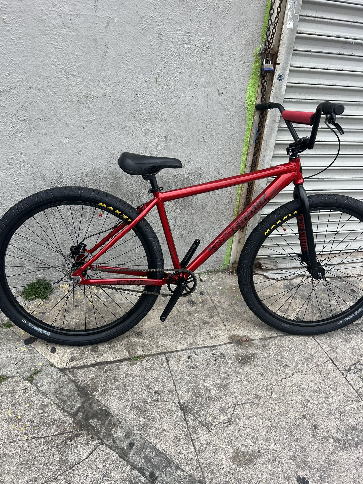 Throne The Goon Red Earl for Sale in Los Angeles, CA - OfferUp