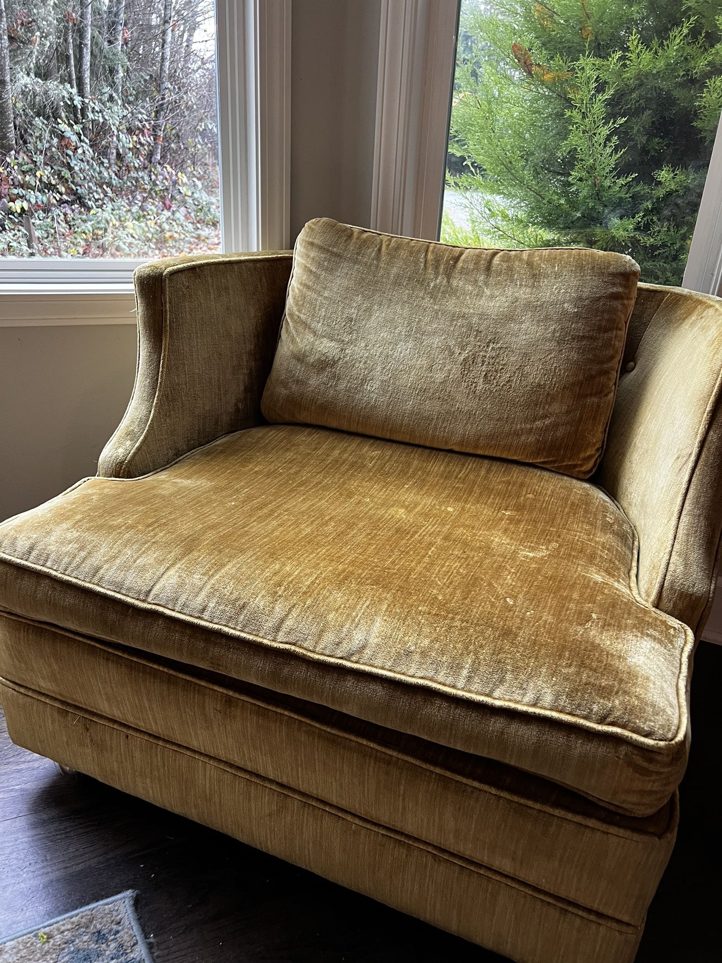 Gold Velvet accent chair for Sale in Snohomish, WA - OfferUp