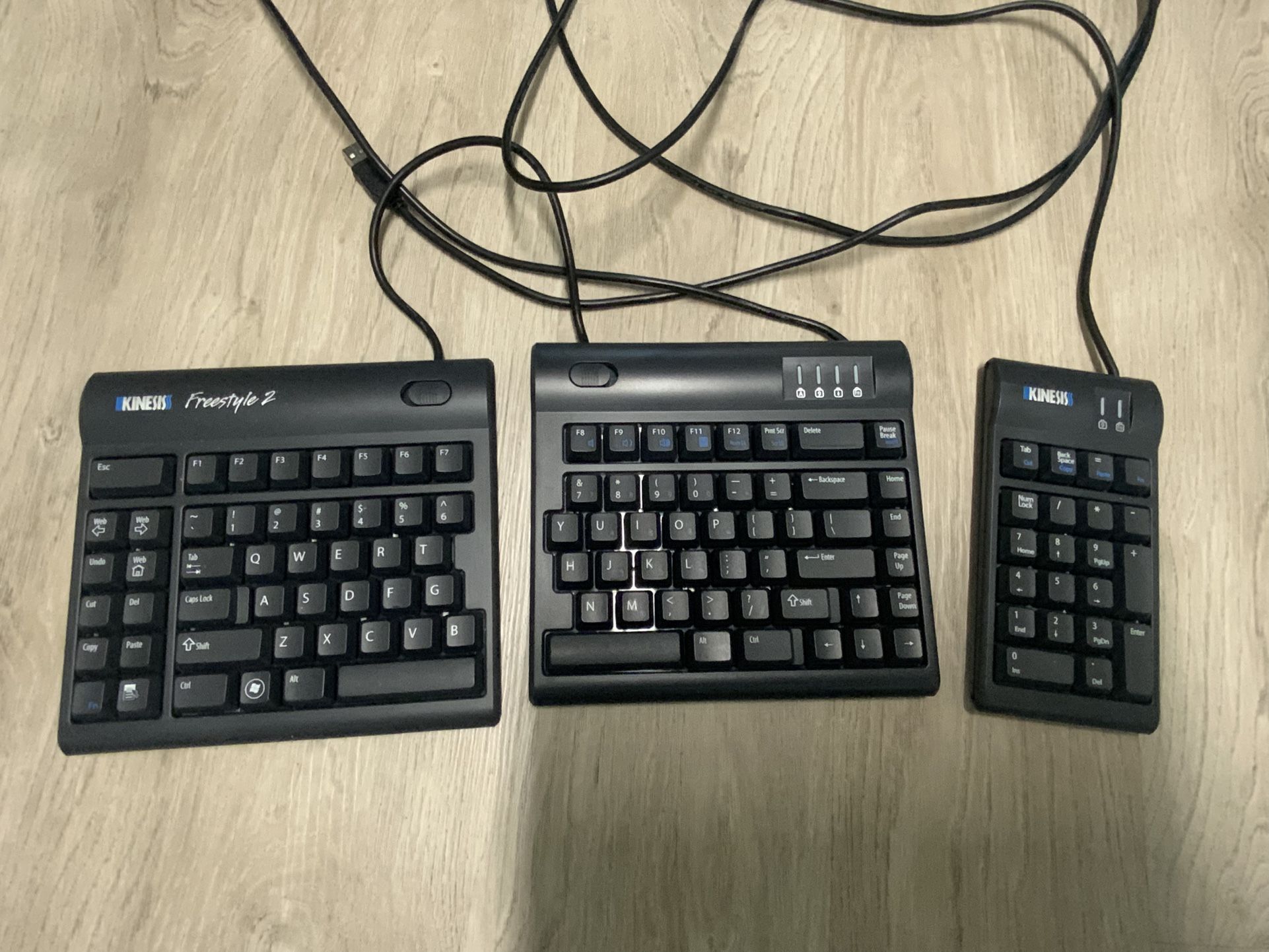 KINESIS Freestyle2 Ergonomic Keyboard + Separate Numeric Keypad for ...