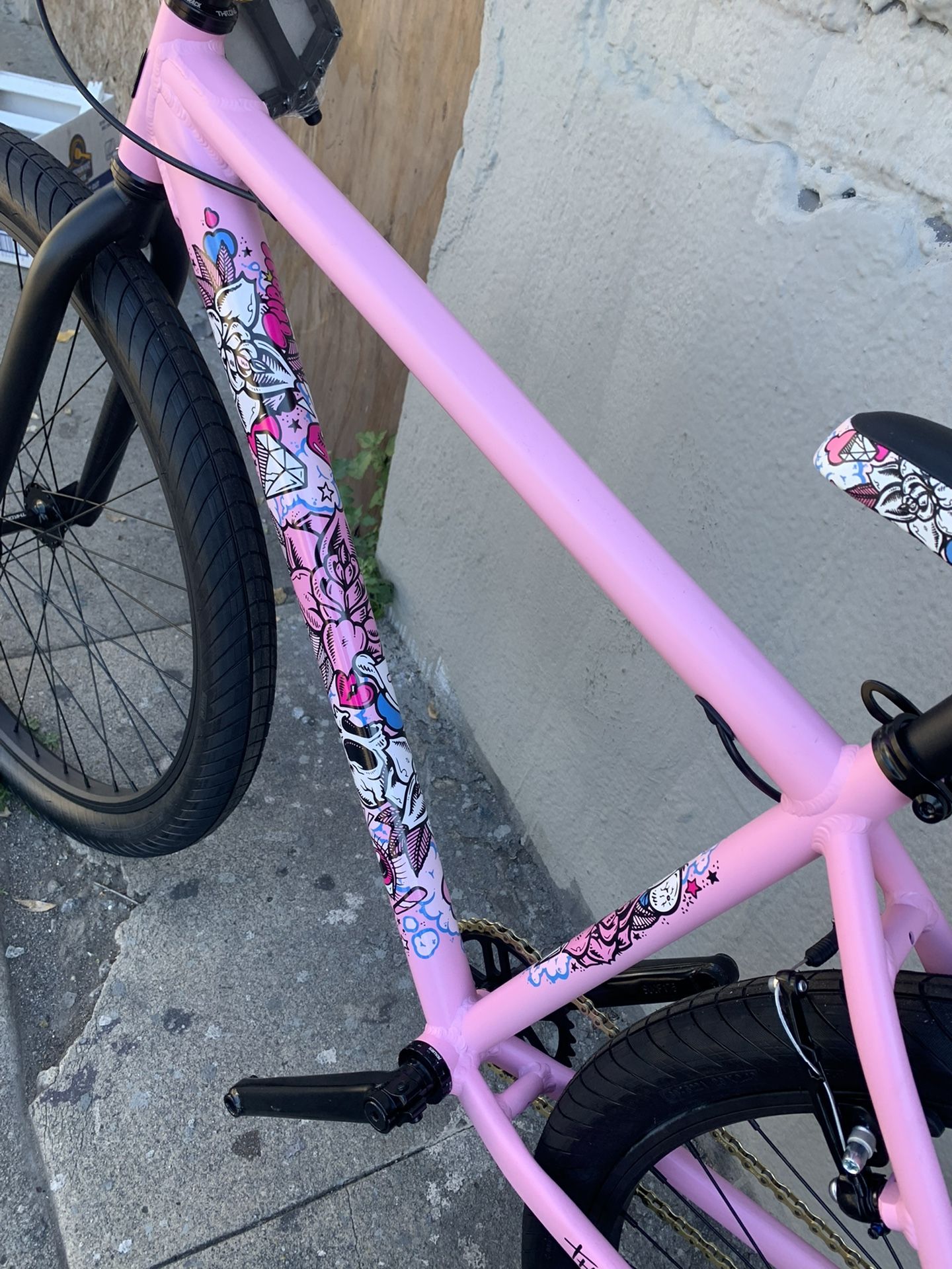 Throne The Goon Pink Chad for Sale in Huntington Park, CA - OfferUp