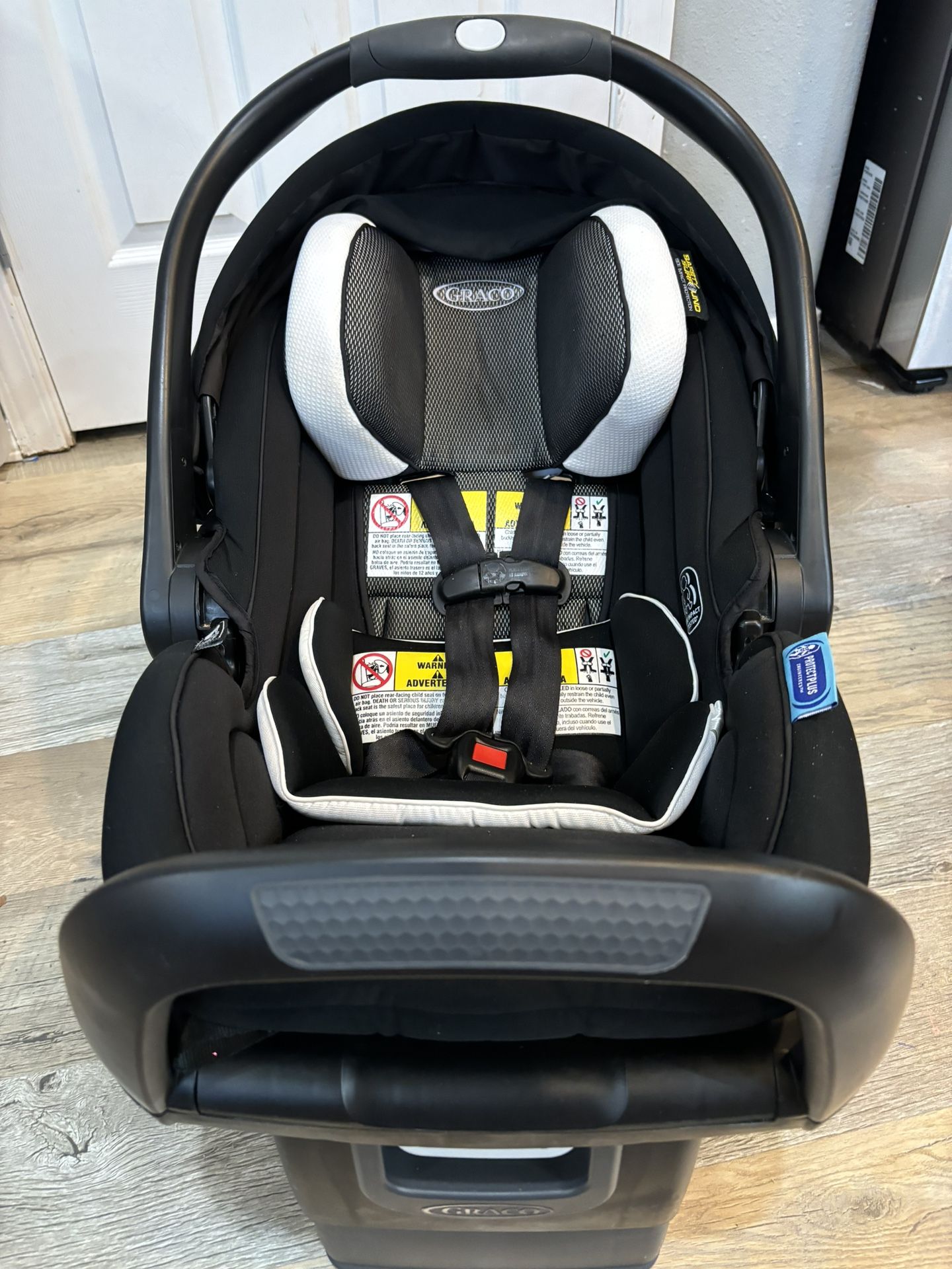 Graco Infant Carseat with Base for Sale in Lacey, WA - OfferUp