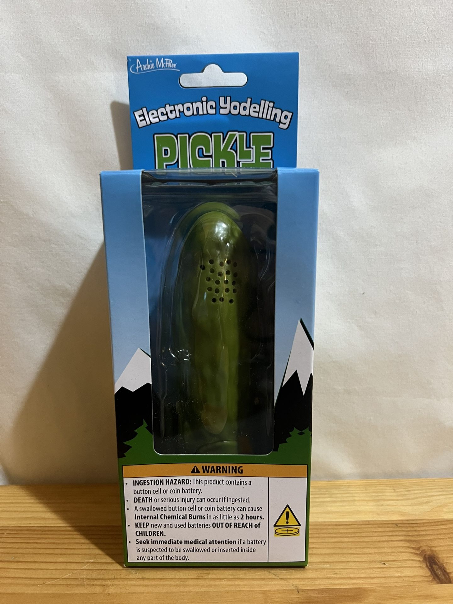 Archie McPhee Electronic Yodeling Pickle: A Musical Toy, Fun for All ...