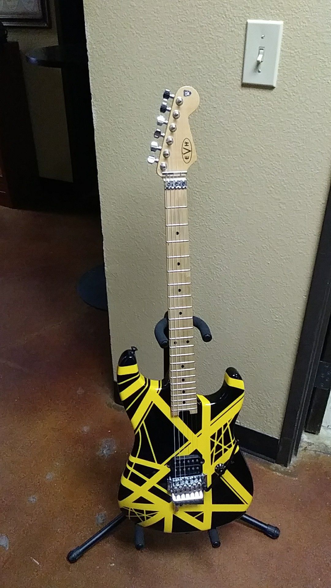 EVH Bumblebee Strat (Striped Series) for Sale in Fontana, CA - OfferUp
