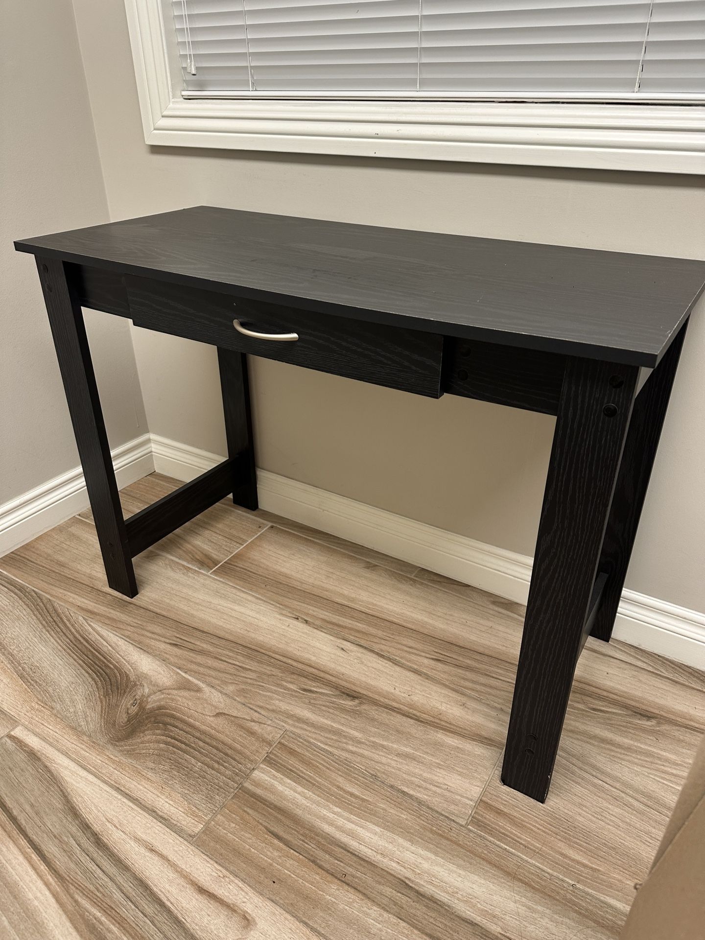Black Desk for Sale in Long Beach, CA - OfferUp
