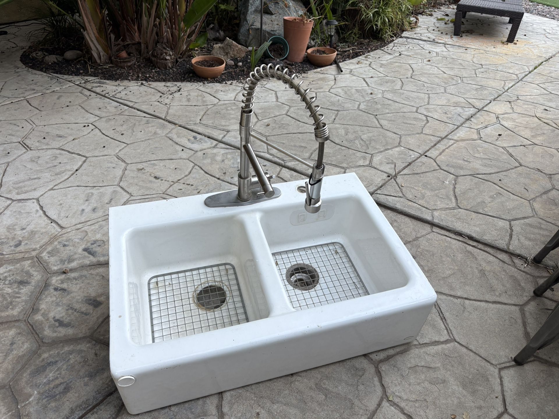 Porcelain Over Cast Iron Farm House Apron Sink for Sale in Fallbrook ...