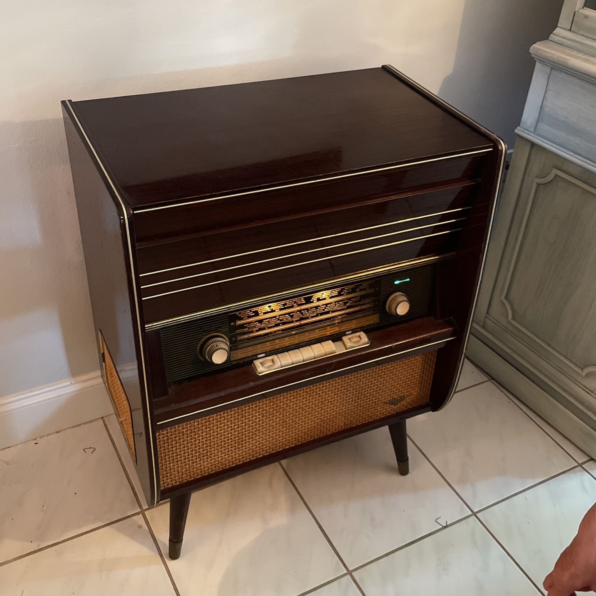 Antique Radio Console