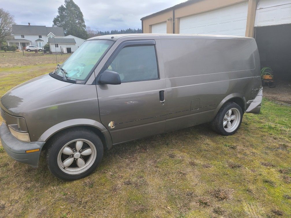 1998 Chevrolet Astro for Sale in Clackamas, OR - OfferUp