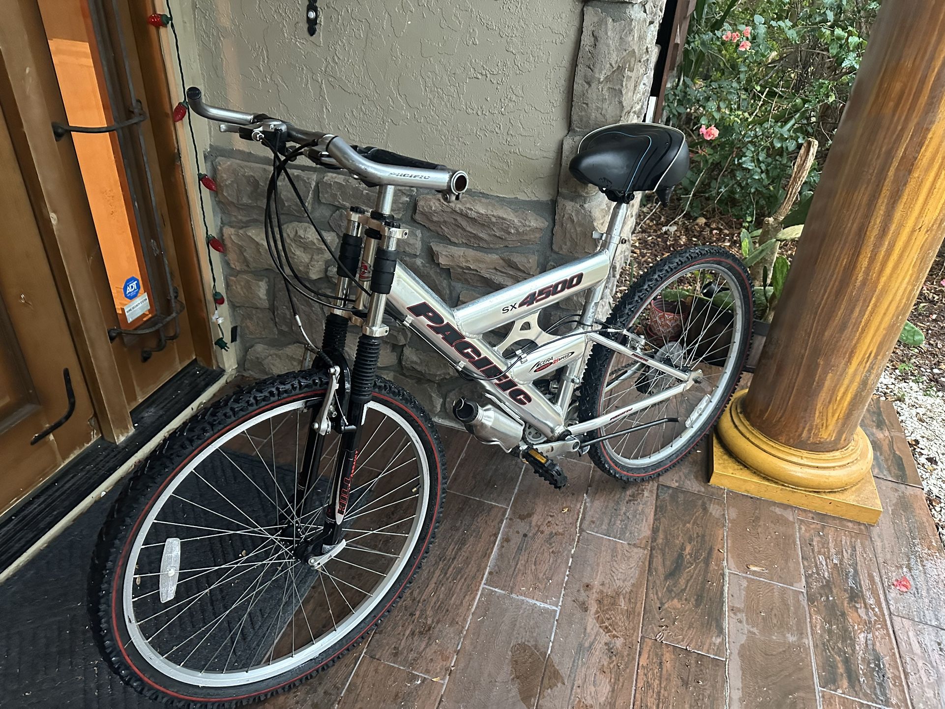 Like new restored mountain bike excellent condition medium frame 26 ...
