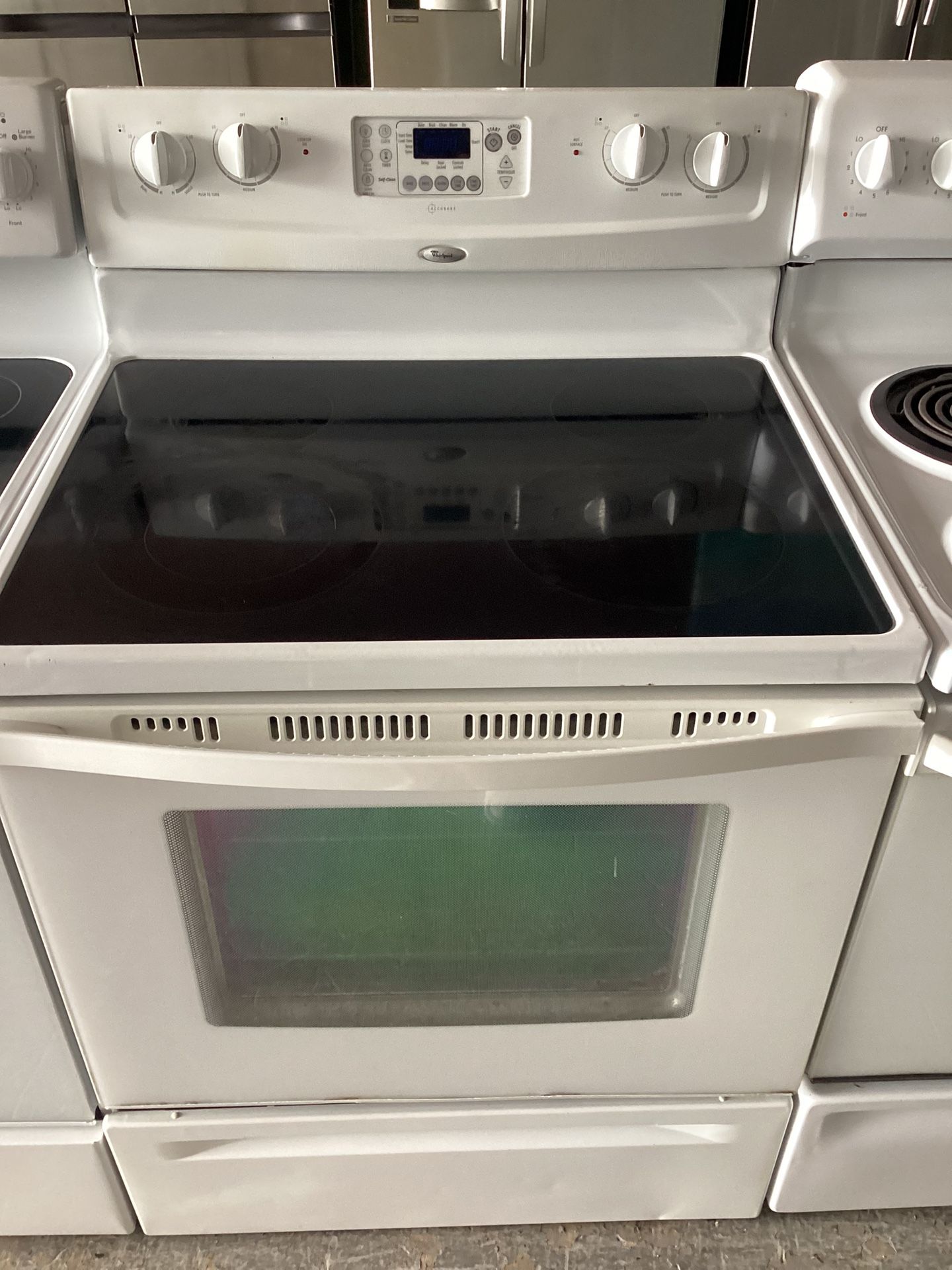 Stove Whirlpool for Sale in Hialeah, FL - OfferUp