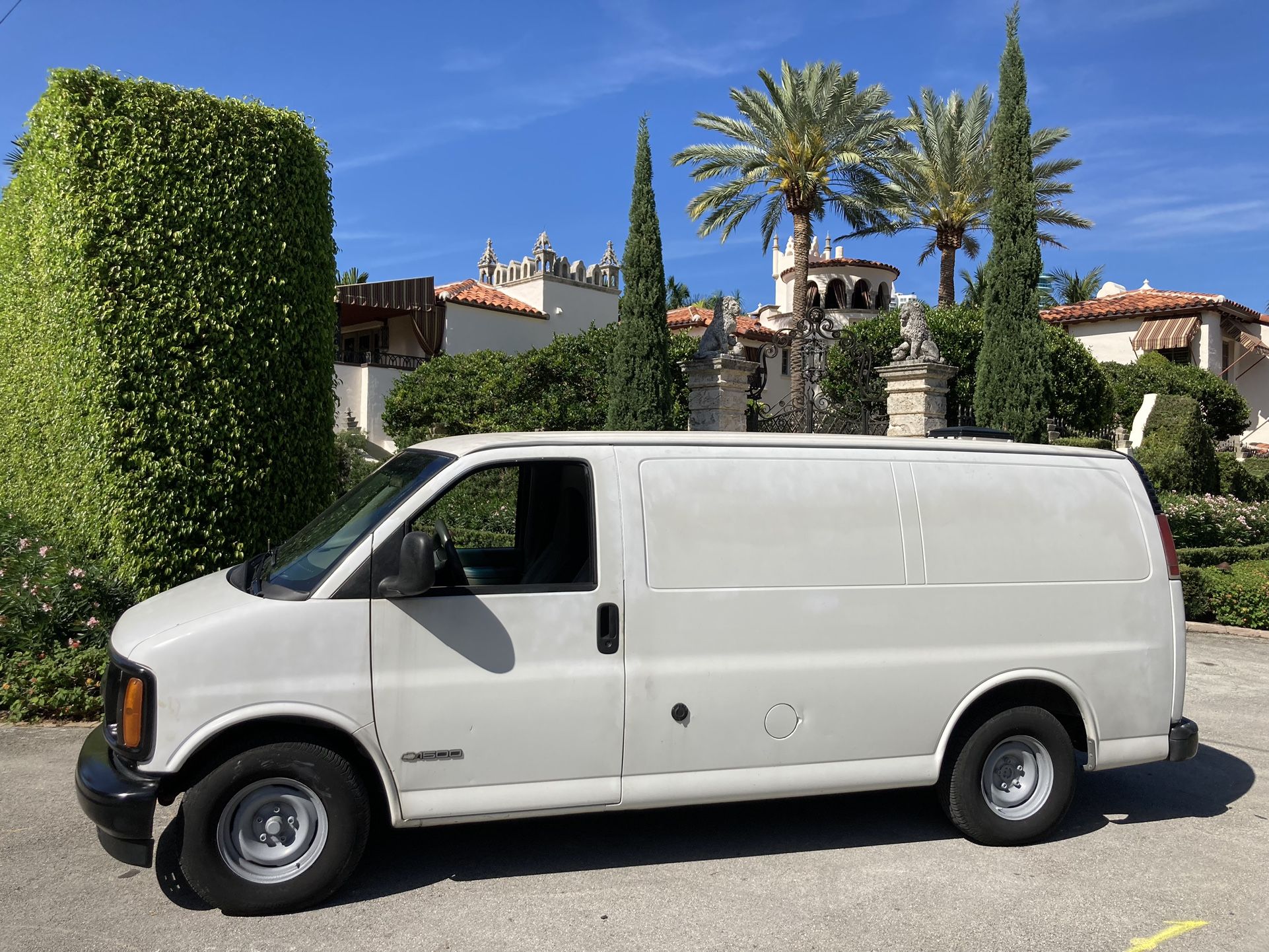 2000 Chevrolet Express for Sale in Miami Beach, FL - OfferUp