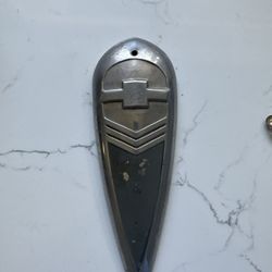 VINTAGE CHEVROLET CHEVY HOOD EMBLEM BADGE SILVER & BLACK METAL for Sale ...