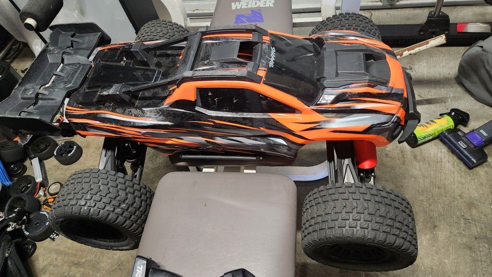 Traxxas XRT 8S Upgraded With Batteries, XT90 Adapters Wing Mount Shock ...
