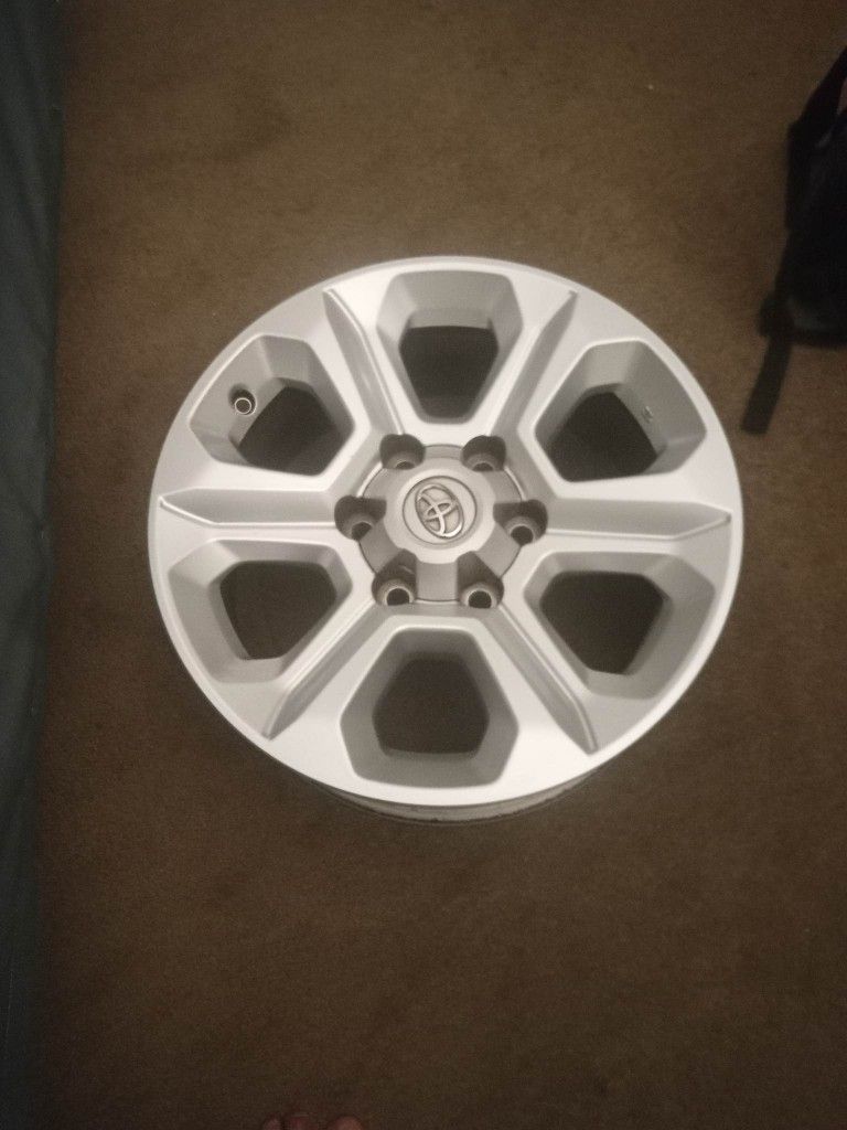 USED BUT NO SCRATCH 2014 TOYOTA 4 RUNNER STOCK RIMS for Sale in Castro ...