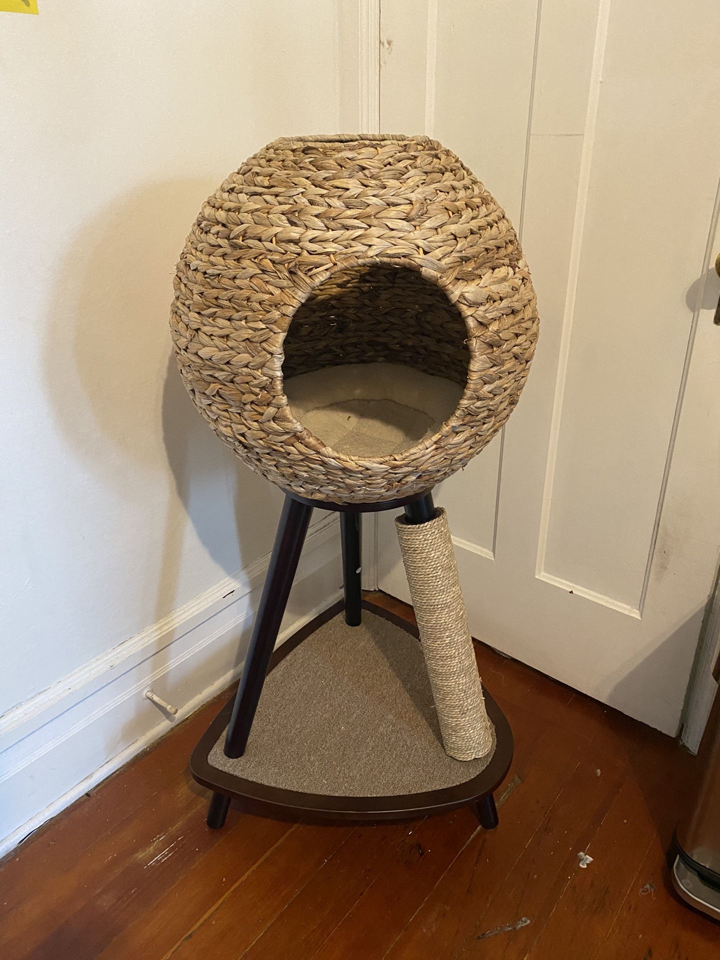 Sauder Natural Sphere Cat Tree for Sale in Portland, OR - OfferUp