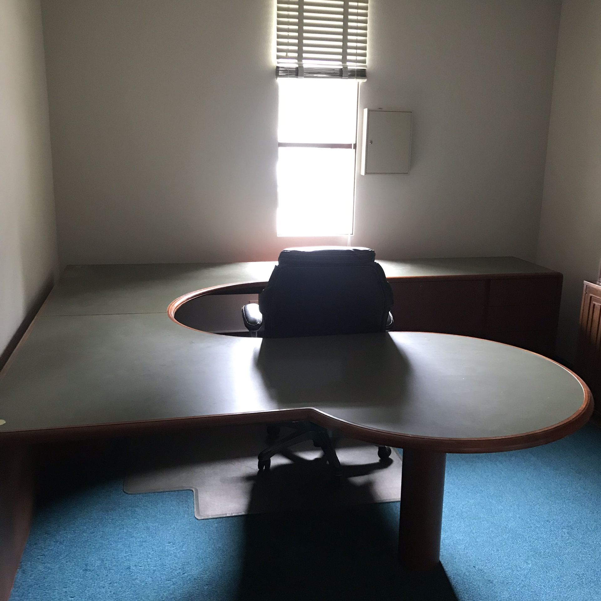 Executive Office desk, HUGE wrap around for Sale in Shoreline, WA - OfferUp