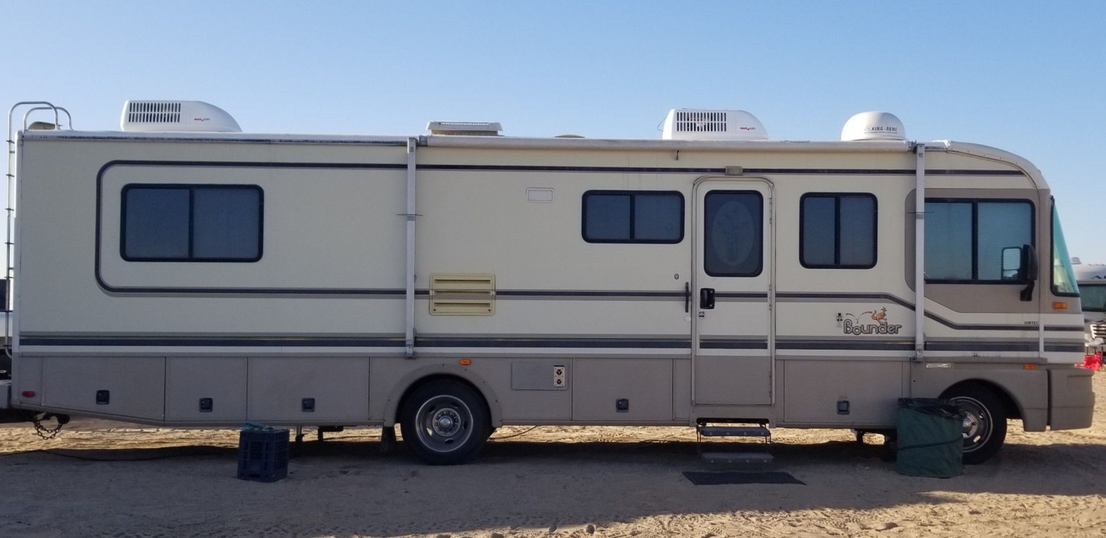 Fleetwood Bounder RV 96....32ft for Sale in Upland, CA - OfferUp
