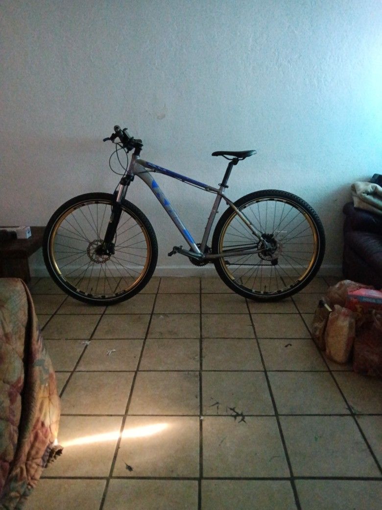 2016 KHS Aguila Hardtail Mountain Bike for Sale in Denver, CO - OfferUp