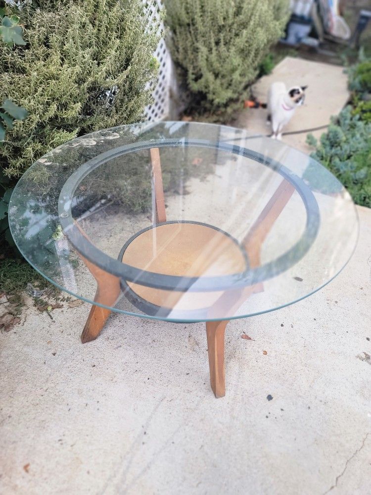 Small Round Coffee Table for Sale in Homeland, CA - OfferUp