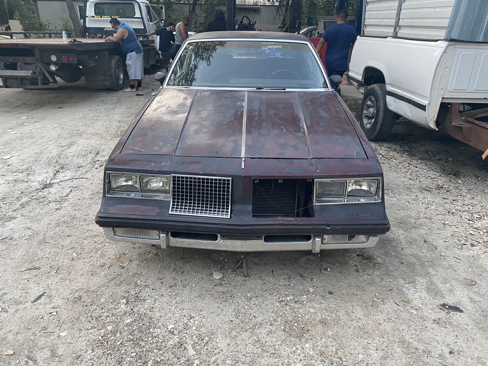 81 Cutlass for Sale in Channelview, TX - OfferUp