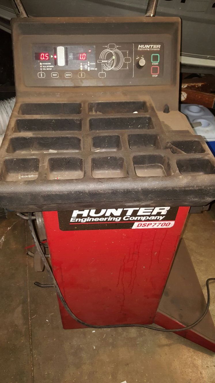 HUNTER DSP7700 WHEEL BALANCER for Sale in San Jose, CA - OfferUp