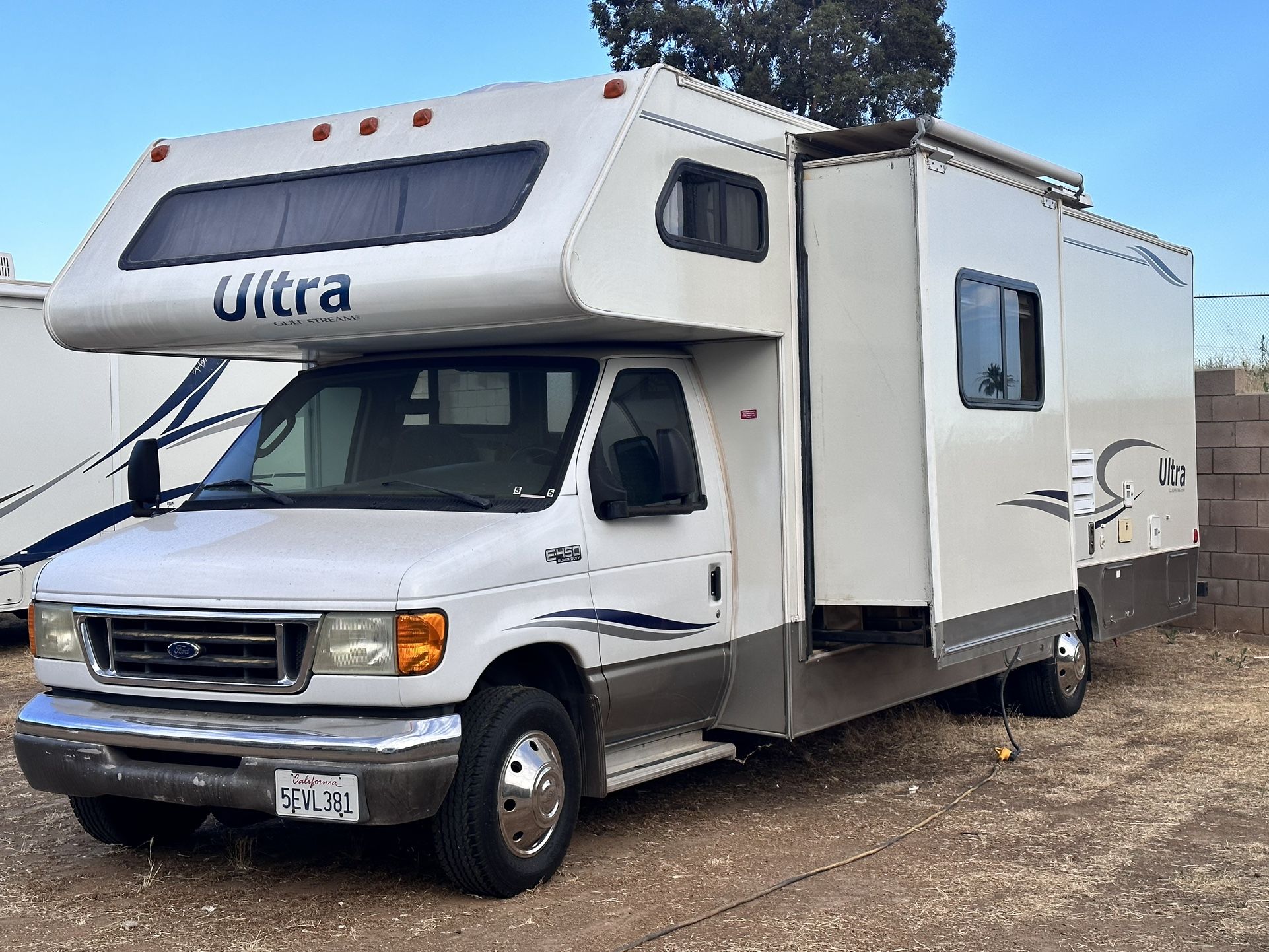 2004 Ultra by Gulfstream W/ 2 Slide Outs for Sale in Norco, CA - OfferUp