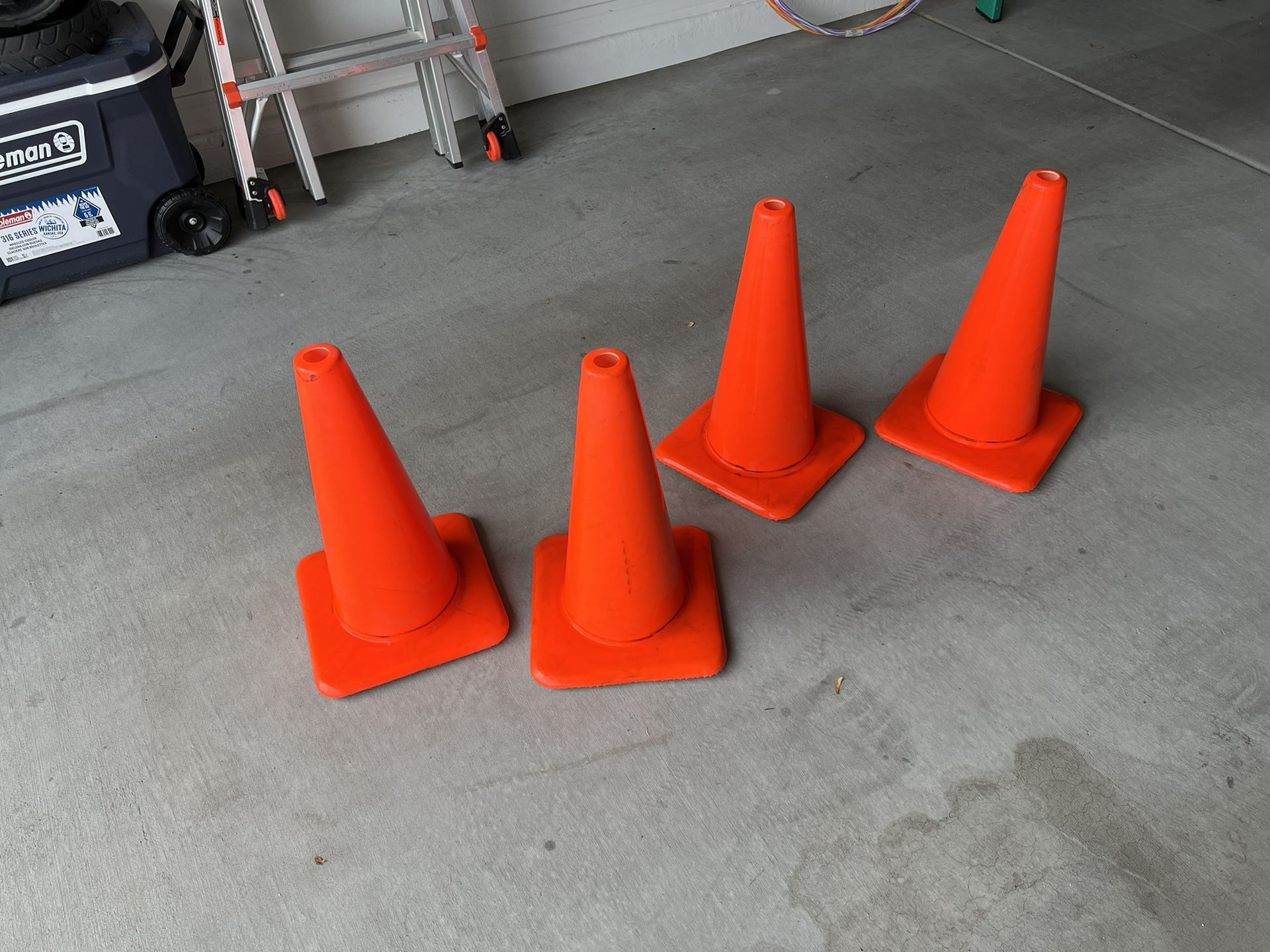 4 Traffic Cones (18 inches tall) for Sale in Phoenix, AZ - OfferUp