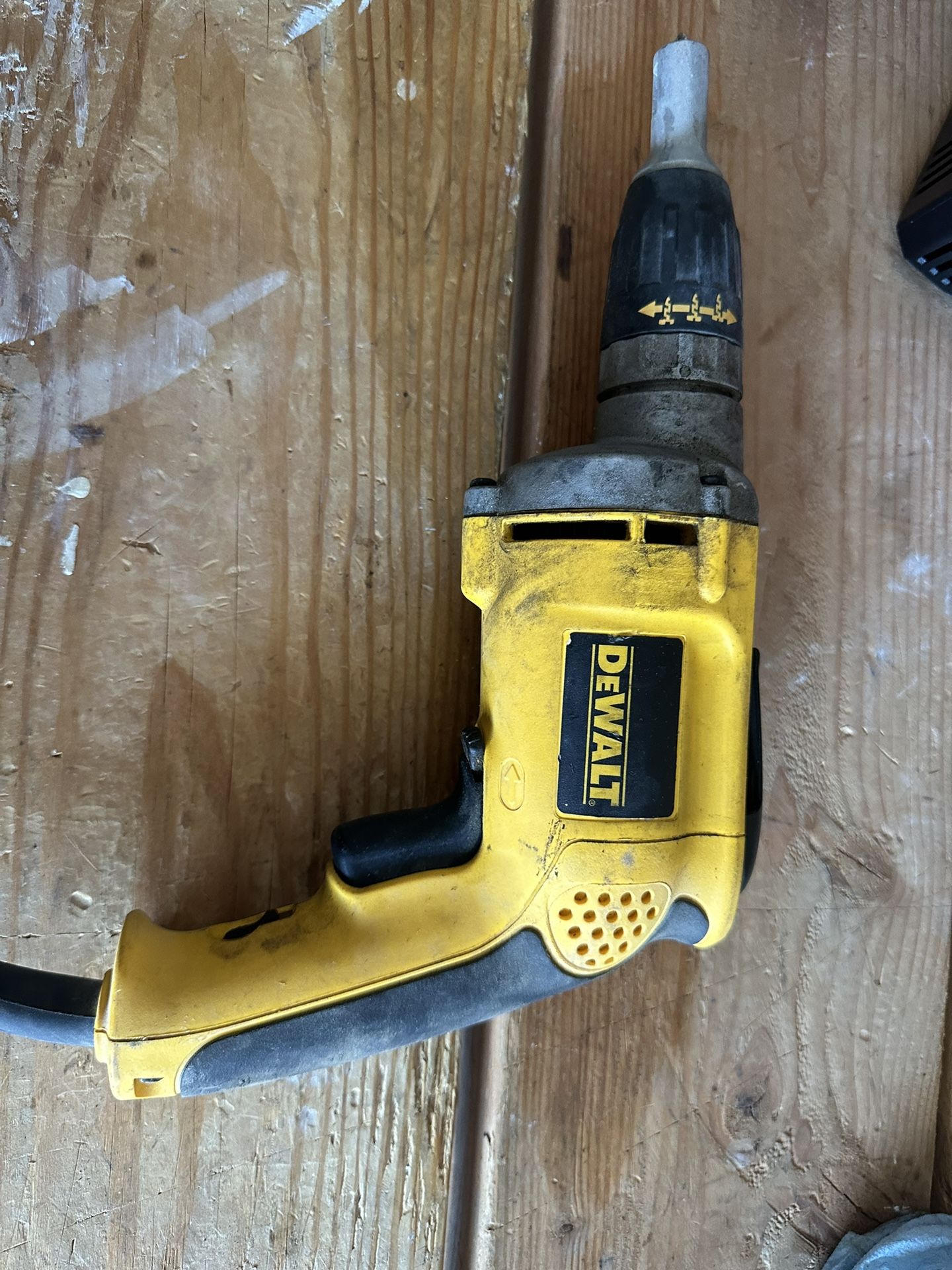 Dewalt DW272 VSR Drywall Screw Gun for Sale in Bakersfield, CA - OfferUp