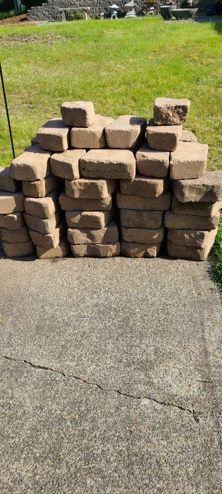 Concrete Retaining Wall Blocks for Sale in Renton, WA - OfferUp