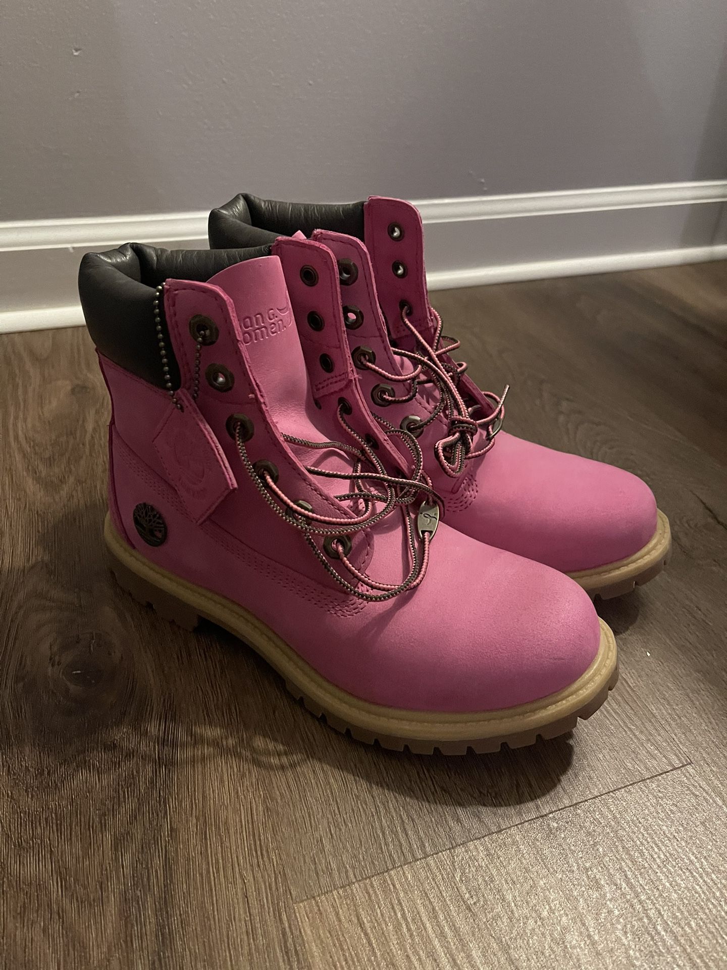 Pink Timberlands Size 8 for Sale in Canton, MI - OfferUp