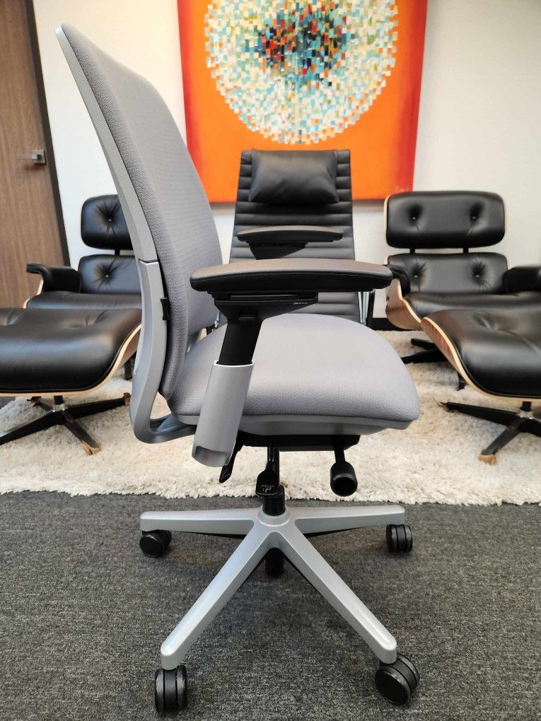 Lightly Used Steelcase Amia Chair for Sale in Irvine, CA - OfferUp