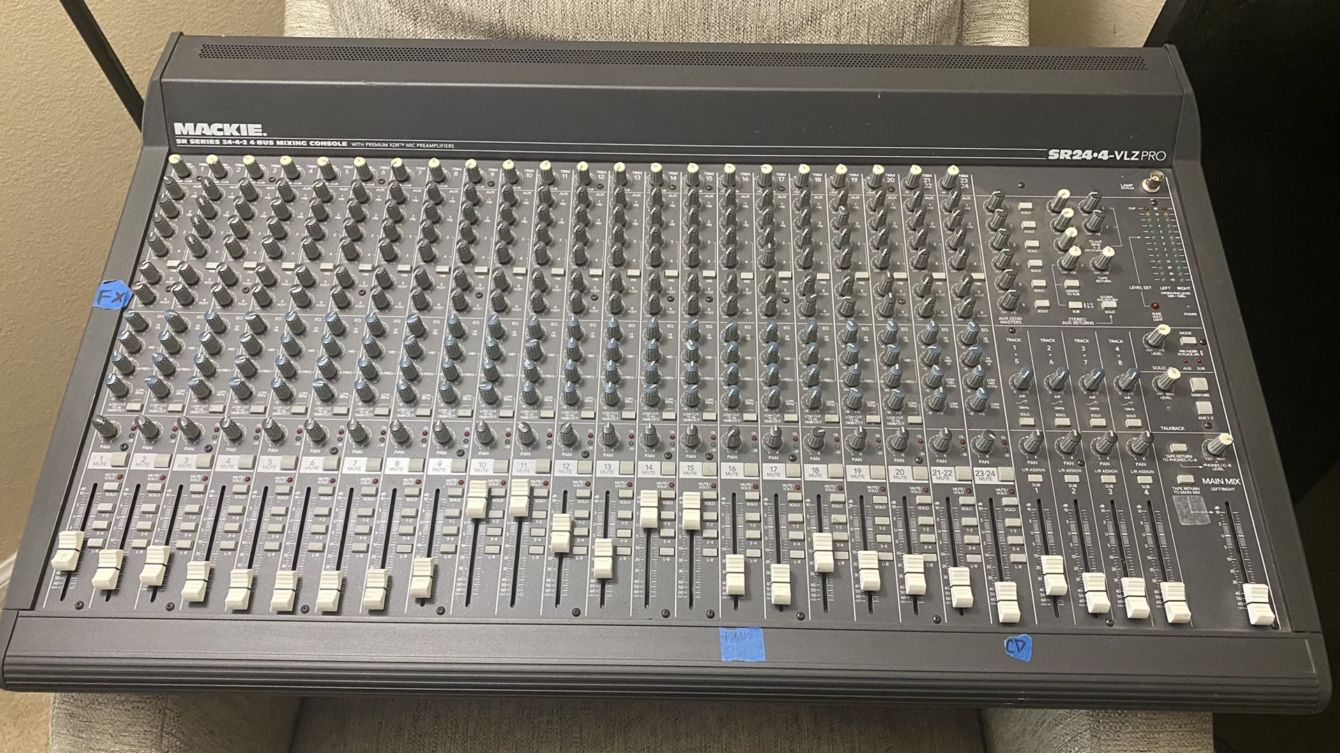 Mackie SR 24.4 VLZ PRO MIXER for Sale in Arrowhed Farm, CA - OfferUp