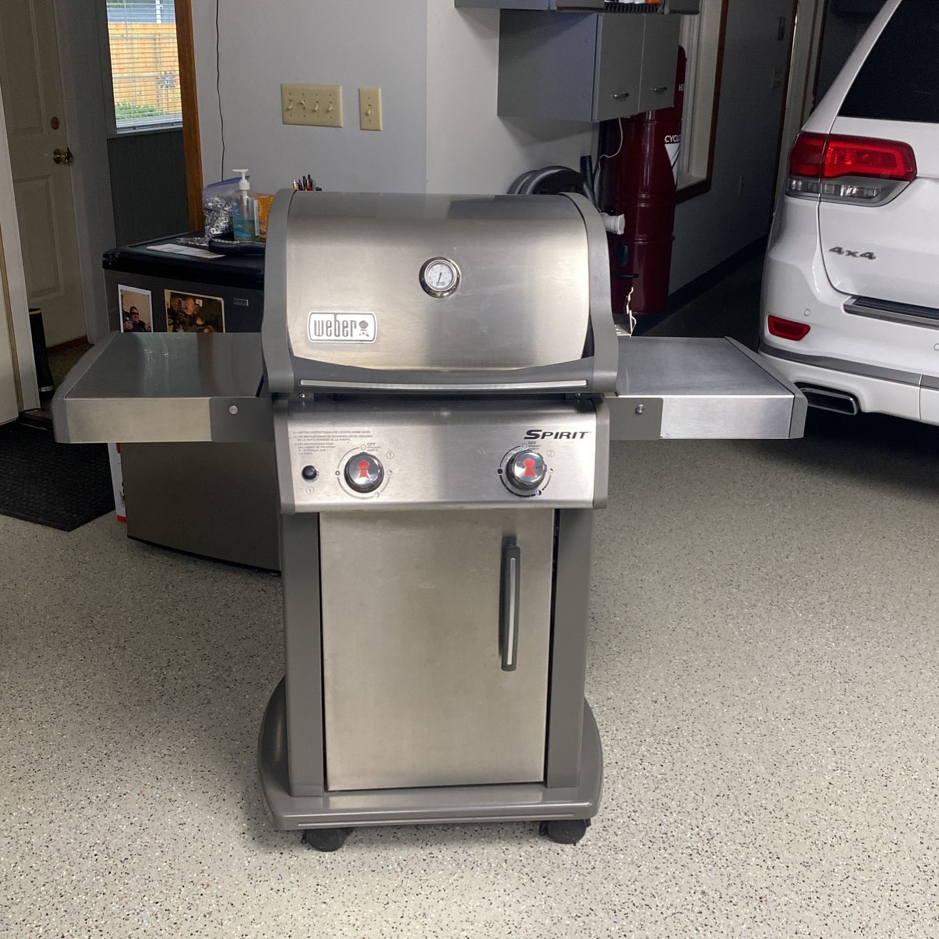 Weber Spirit 2 burner Grill for Sale in St. Charles, IL - OfferUp