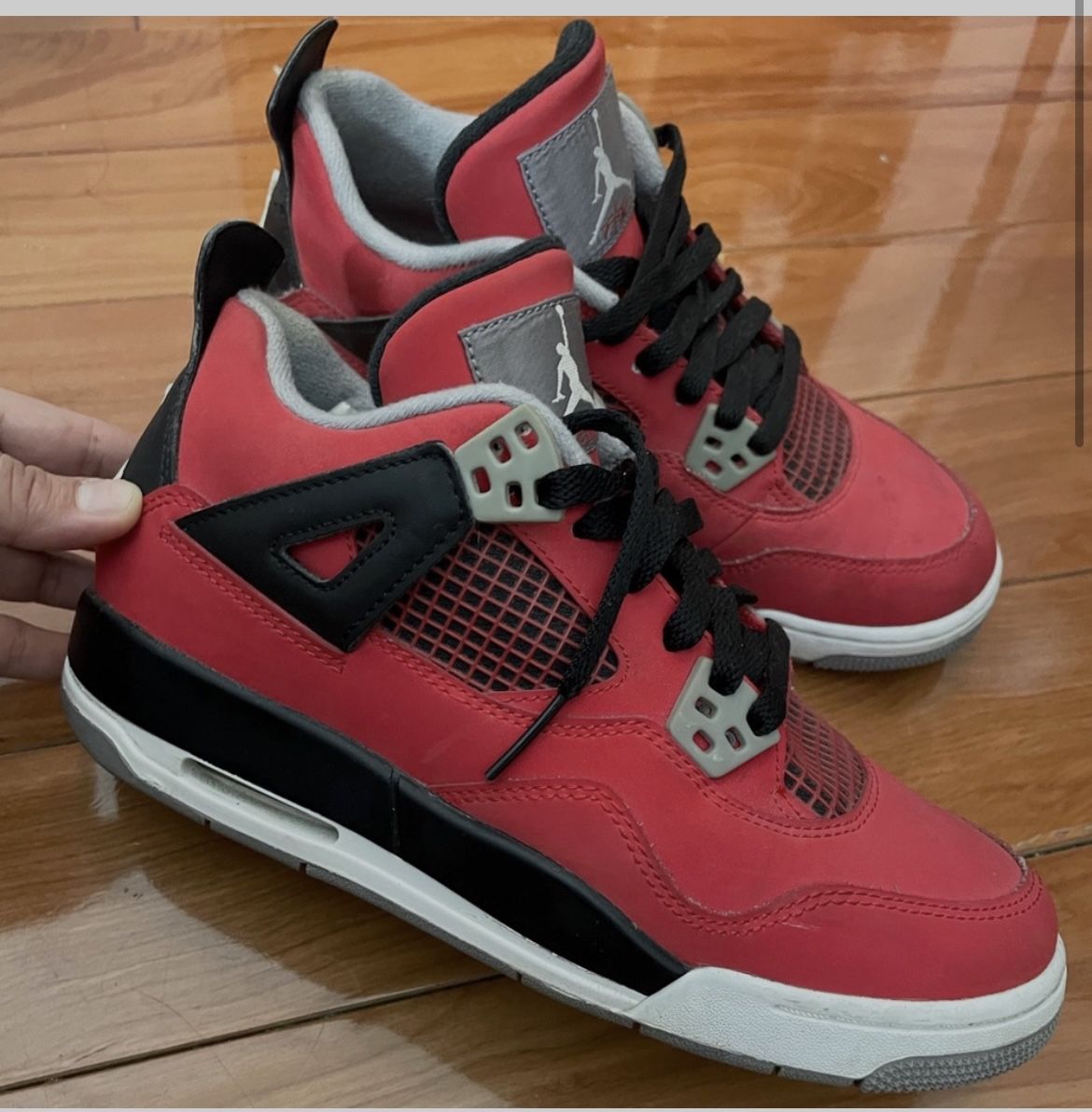 Jordans 4 Retro Toro
