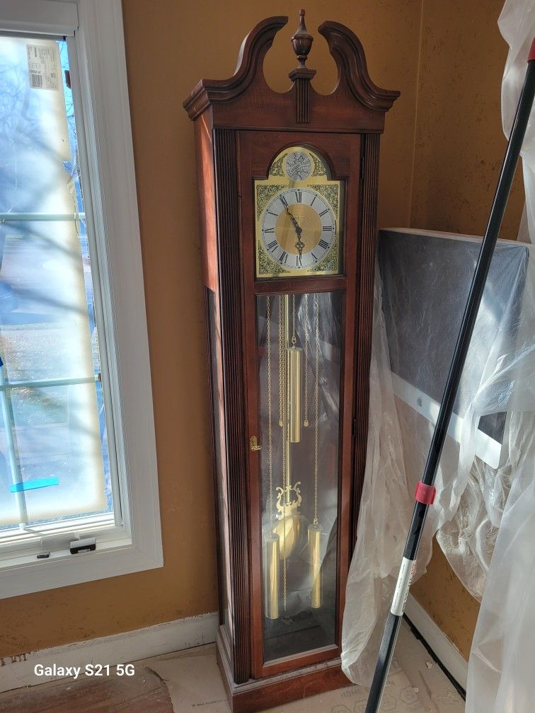 Grandfather Clock ️ Howard X Miller for Sale in Ontarioville, IL - OfferUp
