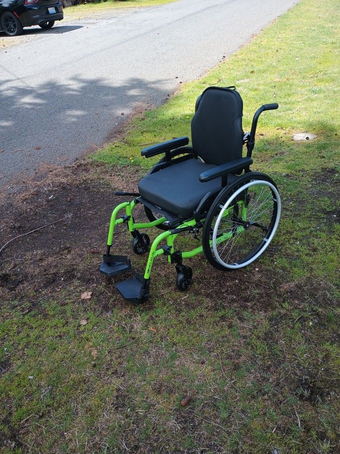 Brand New Helio A6 Wheel Chair!! for Sale in Shoreline, WA - OfferUp