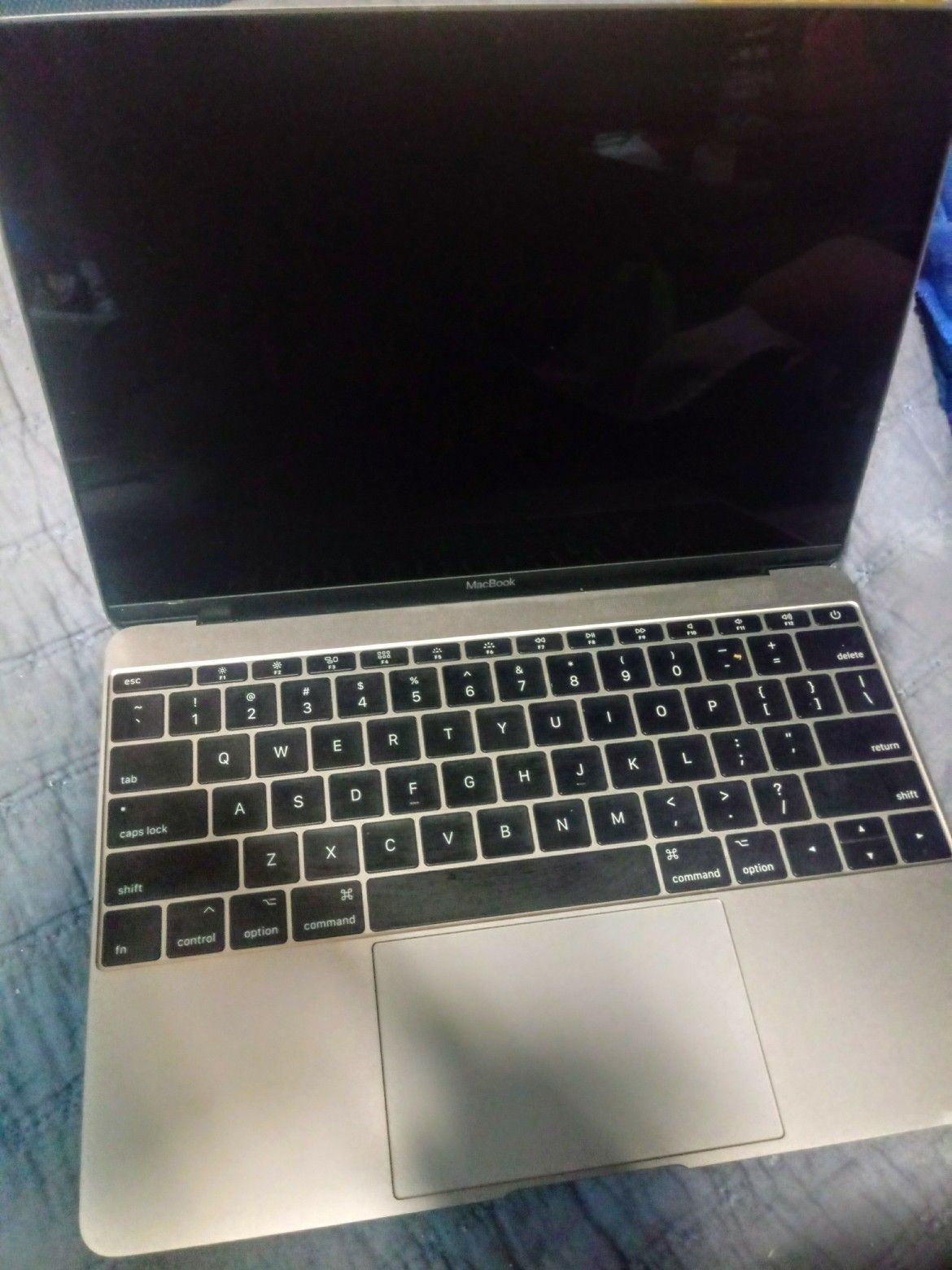 Apple macbook model:A1534 super thin 2017 laptop in brand new condition ...