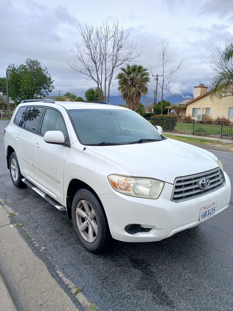2010 Toyota Highlander for Sale in Redlands, CA - OfferUp