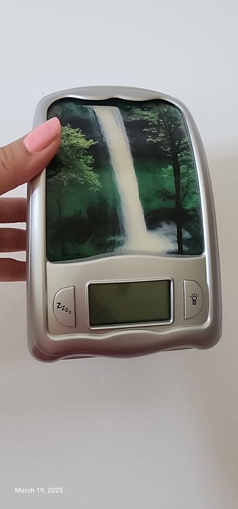 Avon Wellness Alarm Clock Waterfall Light Sounds - Despertador con Luz ...