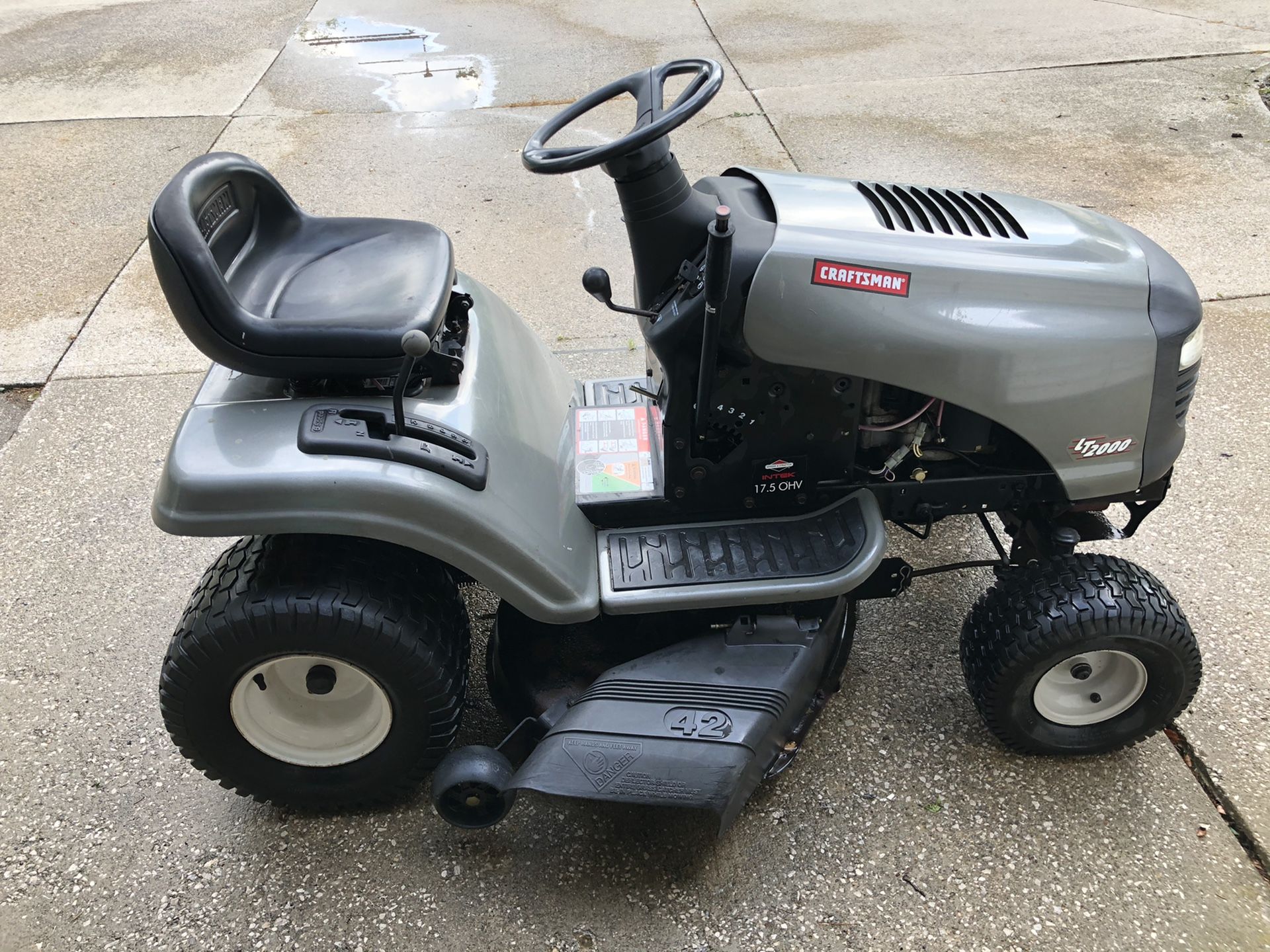 Craftsman LT2000 42 inch riding lawn mower. for Sale in Moreland Hills ...