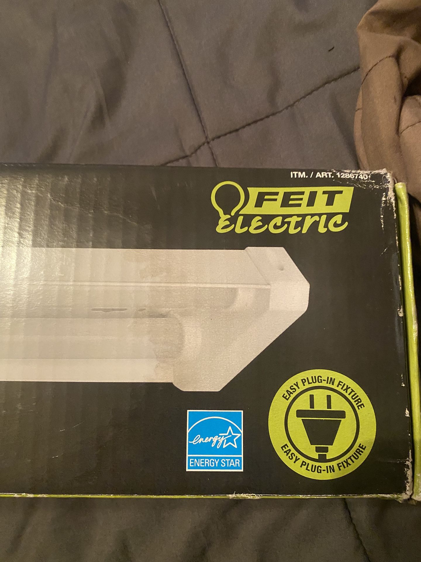 Feit Electric 4ft LED Stoplight for Sale in Bedford Park, IL - OfferUp