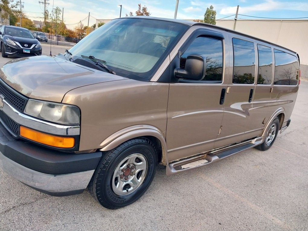 2003 Chevrolet Express for Sale in Chicago, IL - OfferUp