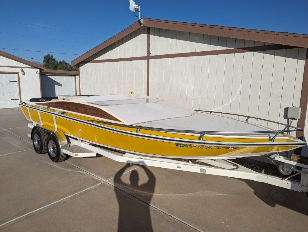 Hallett Mini Daycruiser Jet Boat 23' for Sale in Rialto, CA - OfferUp