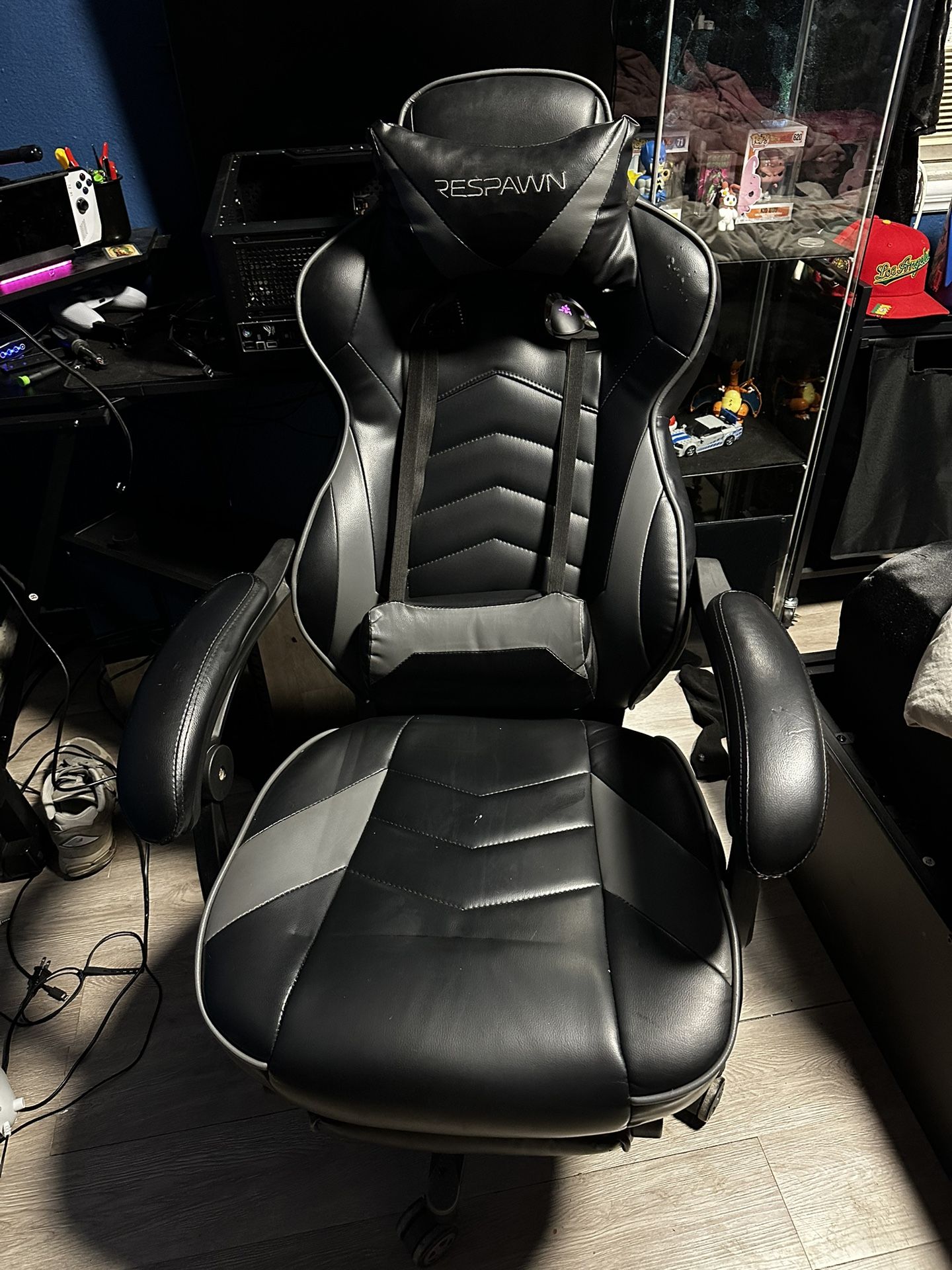Respawn Gaming Chair for Sale in Riverside, CA - OfferUp