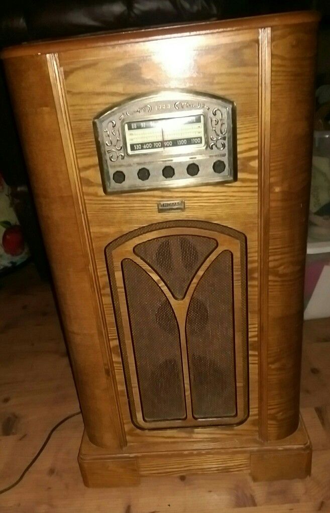 Vintage Style 1944 Thomas Collectors Edition Radio with Cassette Player ...