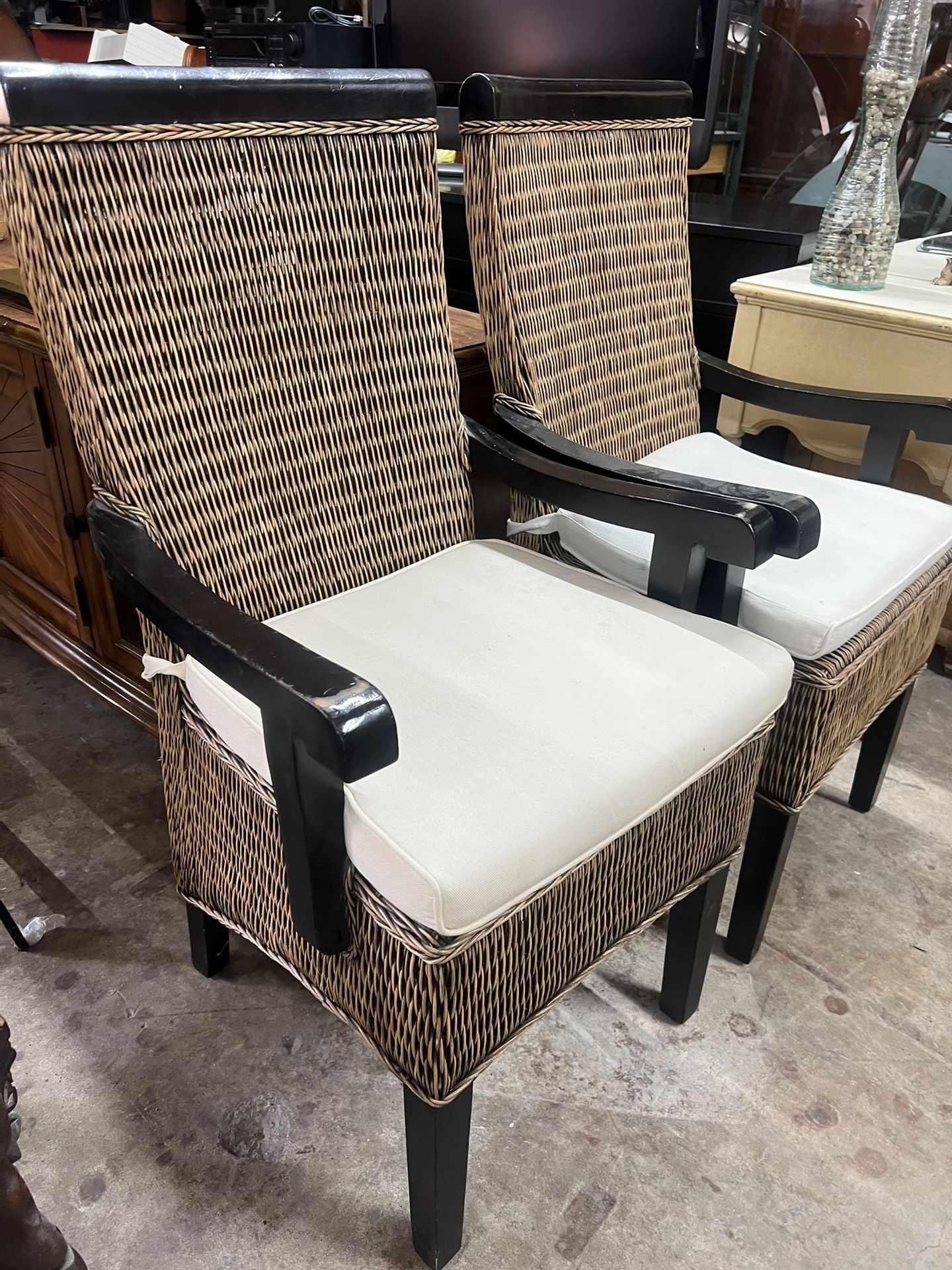2 Arm Chairs/ 2 Sillas de Brazos for Sale in Miami, FL - OfferUp