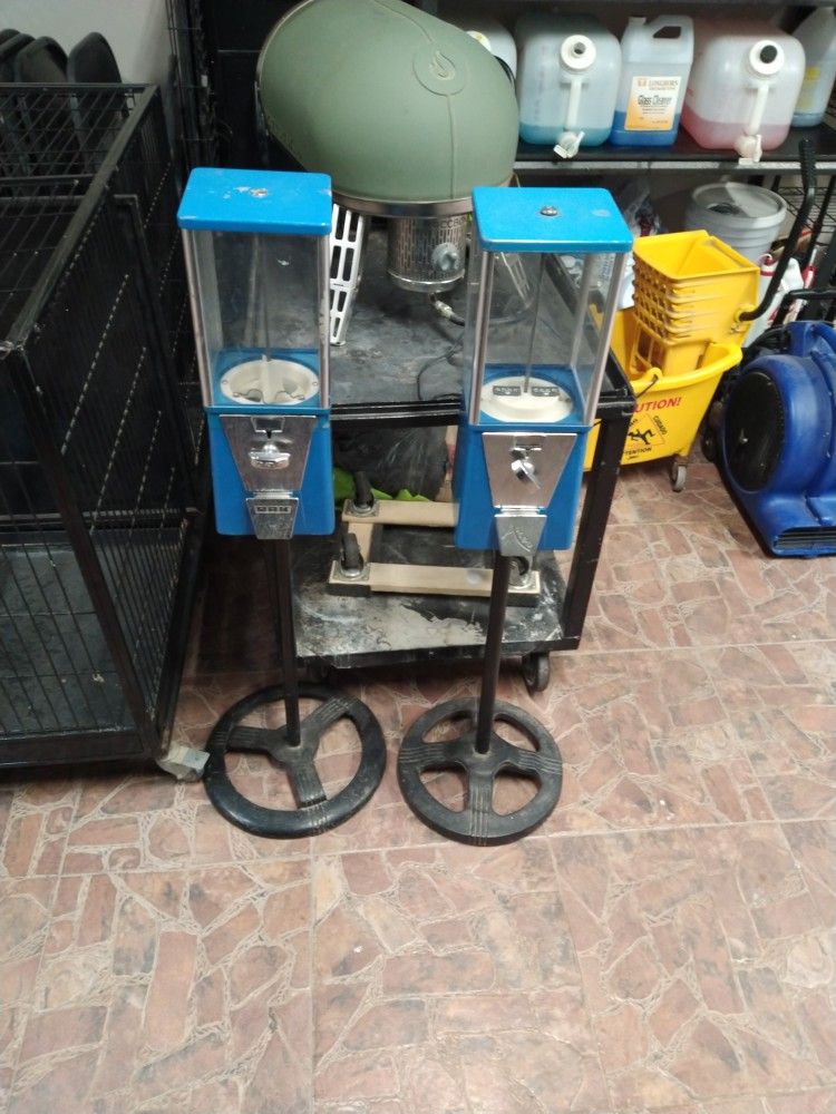 Quarter Machine Toy Dispenser for Sale in El Paso, TX - OfferUp