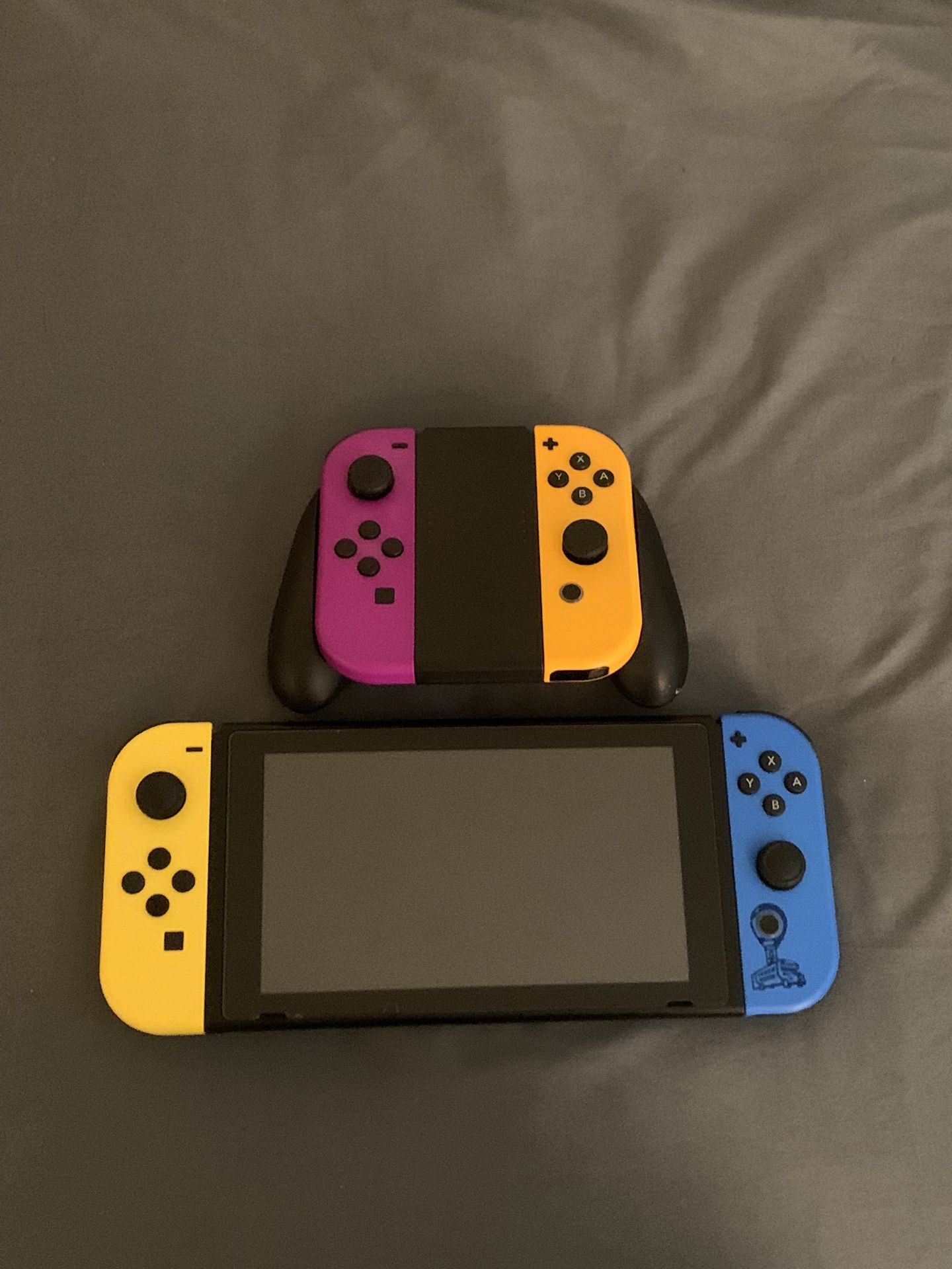 Nintendo Switch With 4 Controllers for Sale in Los Angeles, CA - OfferUp