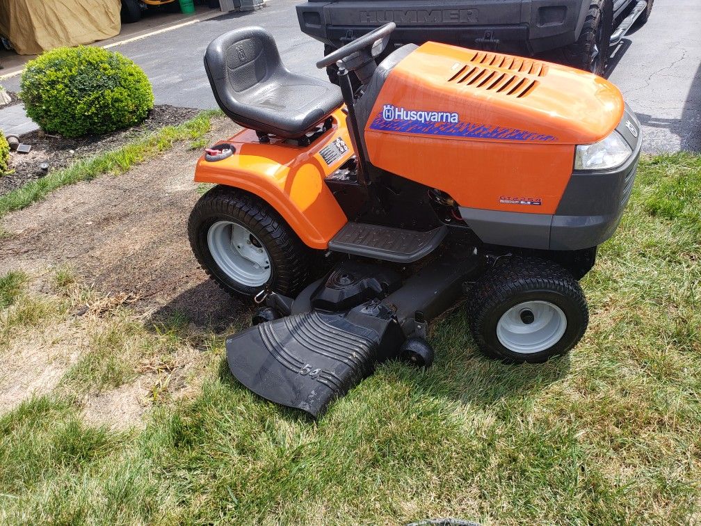 54" Husqvarna GT2254 ELS lawn tractor for Sale in St. Charles, IL - OfferUp