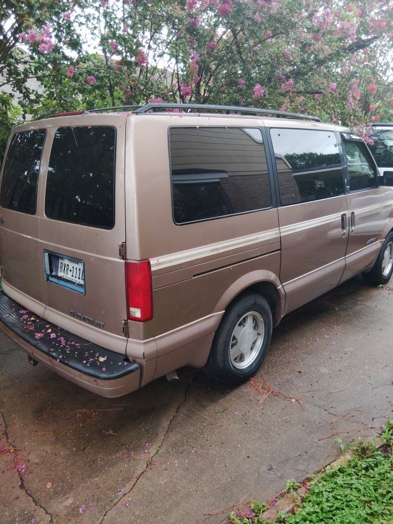 Chevrolet Astro Van for Sale in Houston, TX - OfferUp