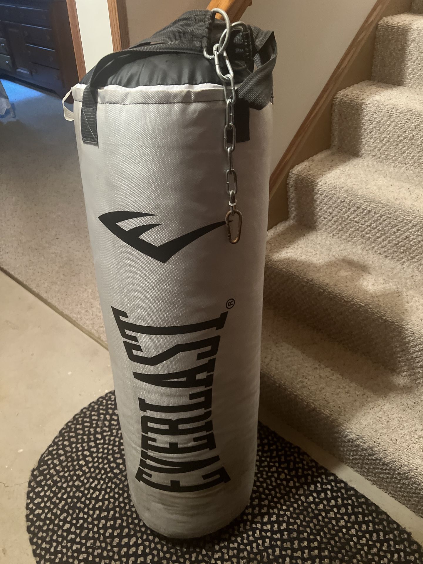 Heavy Bag-everlast 80lb Bag With Chain And Two Carabiners. for Sale in ...